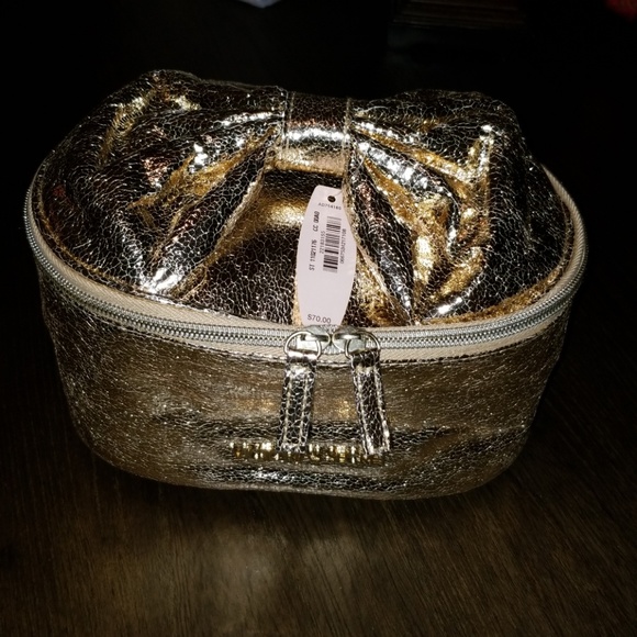 Victoria's Secret | Bags | New Victorias Secret Overnight Totelg Makeup ...